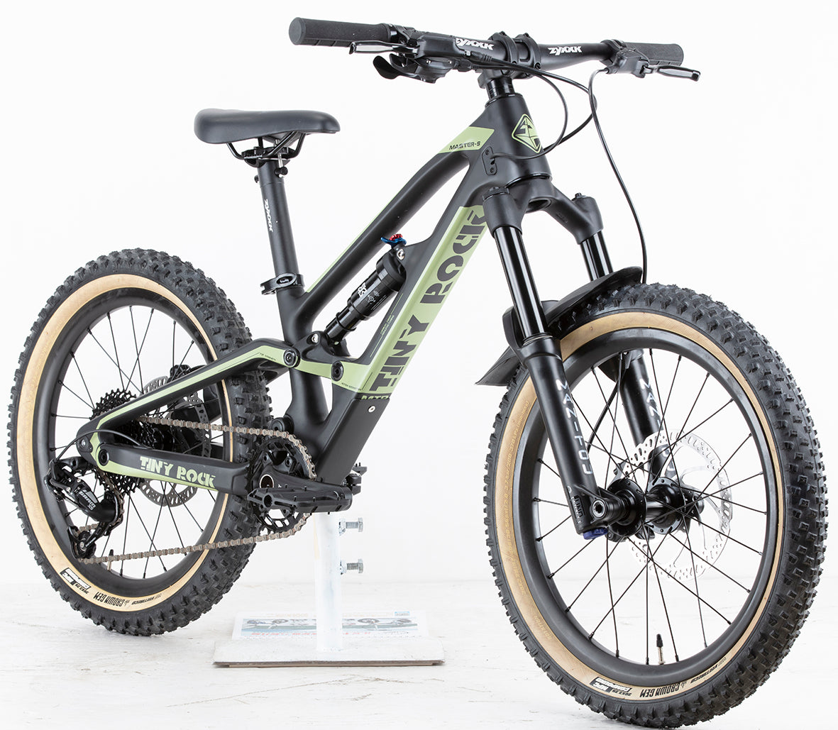 First carbon dual suspension Junior bike in the whole world – TINY-ROCK